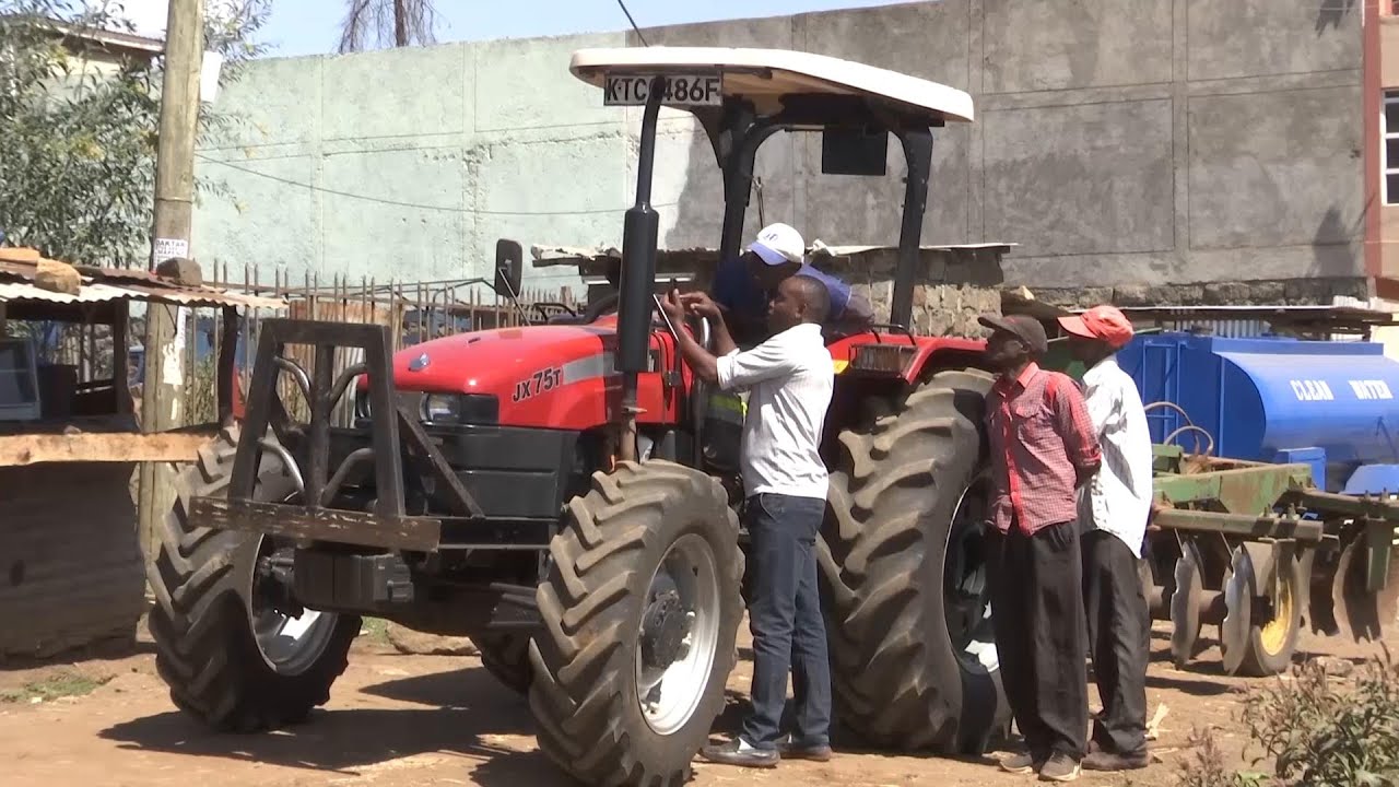 Mobile tractor app boosting harvests in Kenya - YouTube