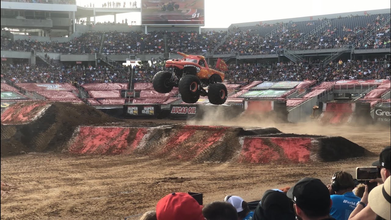 Monster Jam World Finals XXI- El Toro Loco (Mark List) Freestyle - YouTube