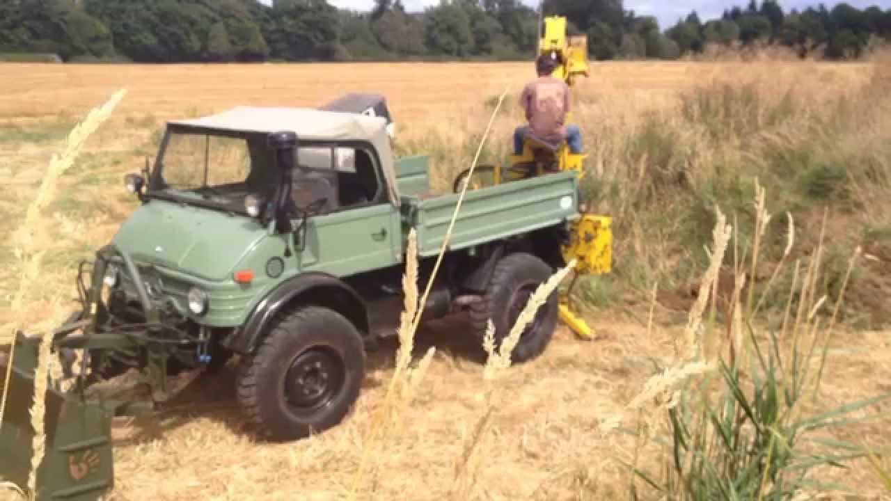 Unimog 406 backhoe digger - YouTube