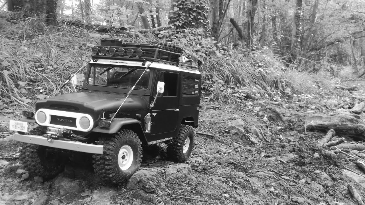 LAND CRUISER TOYOTA FJ40 - FMS 1/10 SCALE RC CRAWLER - YouTube