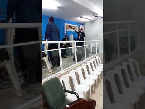 Leonardo Macedo tocando com o Brother Ramón Fonseca IPNAM