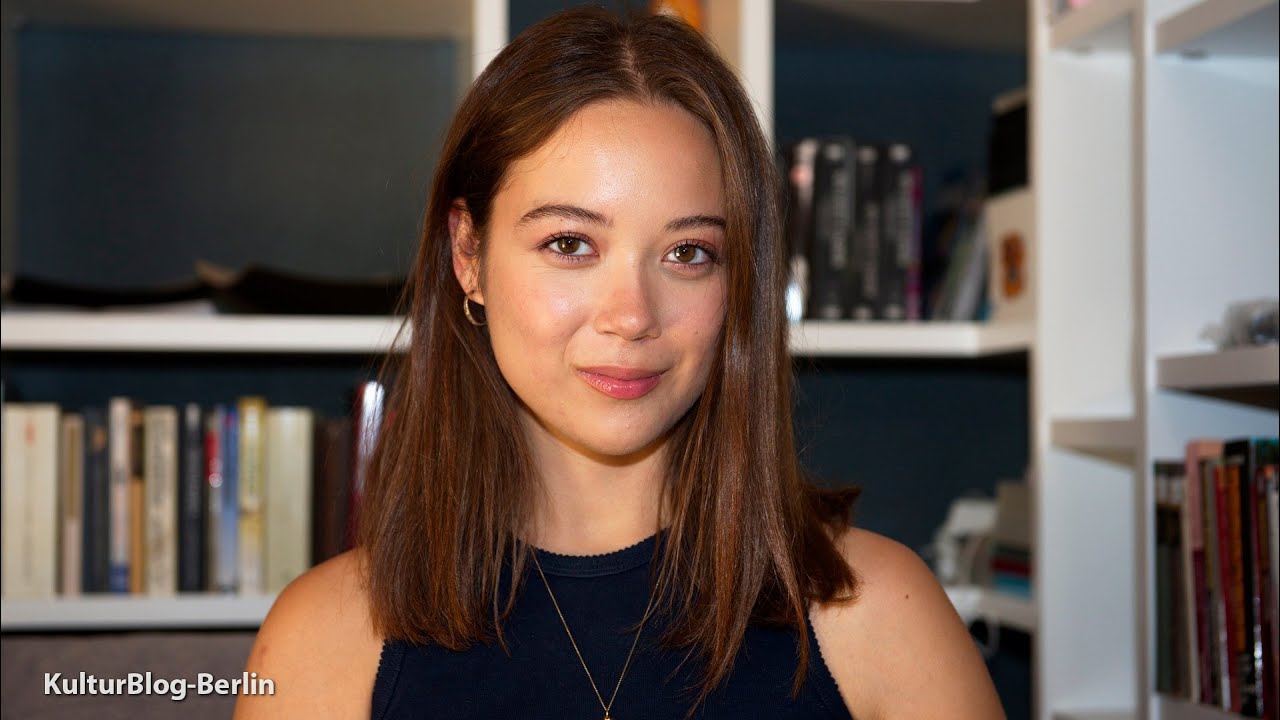 LAUFEY - Interview Part 2: 10 short Questions - YouTube