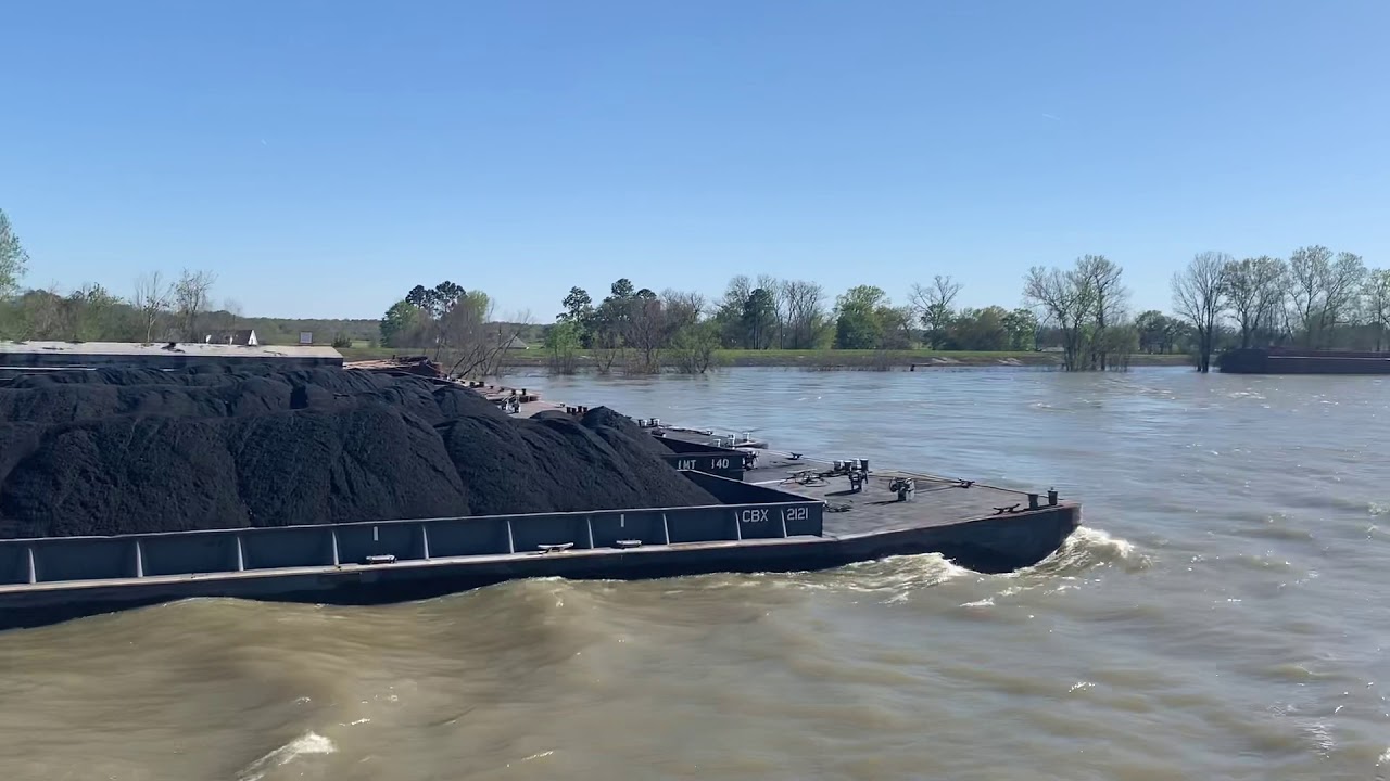 Mississippi Rivers strong current during flood stage - YouTube