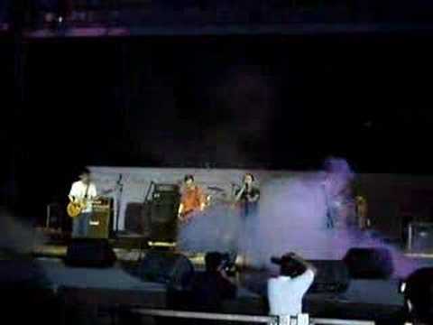 "ck solo intro + Be By My Side" at Fort Canning - YouTube Music