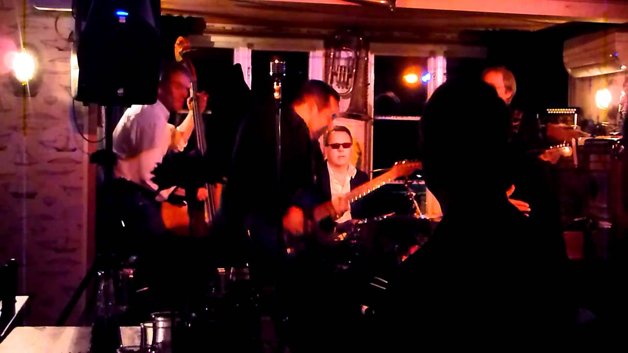 JT Coldfire, Got my eyes on you @ Café August Karlstad Sweden - YouTube
