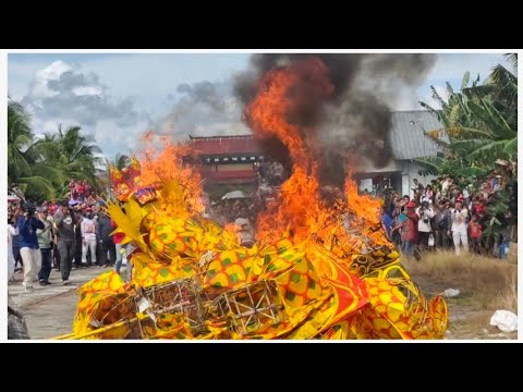 BAKAR NAGA RITUAL AKHIR DARI CAP GO MEH PONTIANAK - YouTube