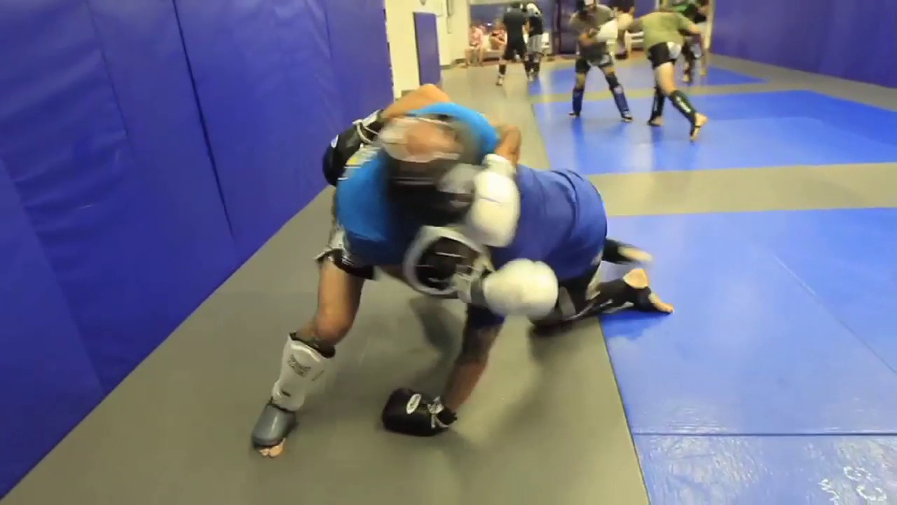 MMA fighter George Sullivan spars with Derrick 'DK' Kennington - YouTube