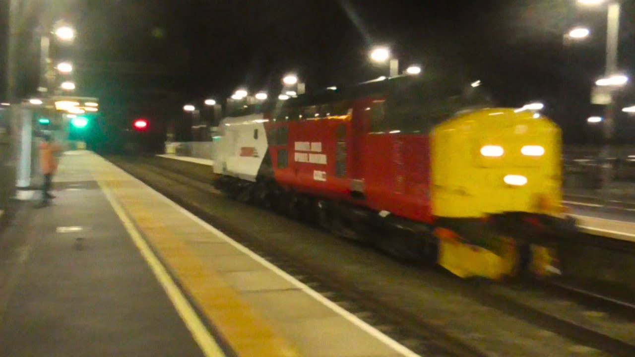 37418 BRAND NEW LIVERY!!! | 37418 Roars through Market Harborough in ...