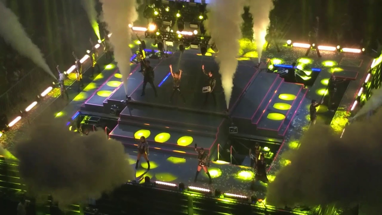 Muévelo FEY & OV7 90s pop tour - YouTube