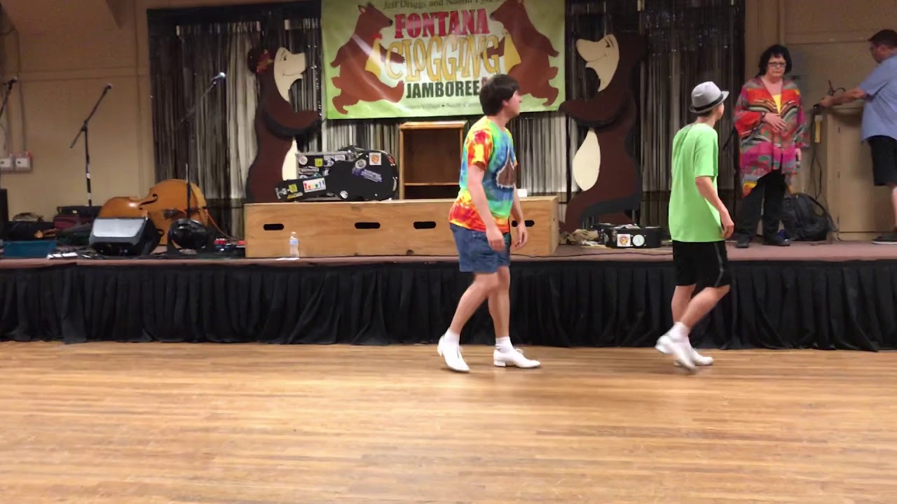 Stephen Auten and Jason Stratton dancing to TroubleMaker - YouTube