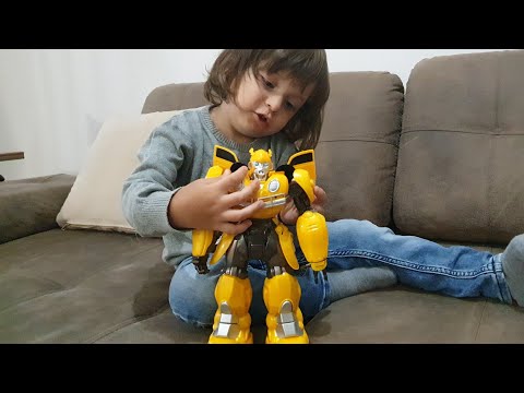 ASLINDA TOBOT ARIYORDUK,HENÜZ TÜRKİYE'YE GELMEMİŞ,BULAMAYINCA TRANSFORMERS DJ BUMBLEBEE ROBOT ALDIK