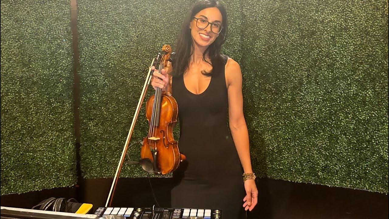 Violinist Lisa Dodakian - “Cada Vez” - YouTube