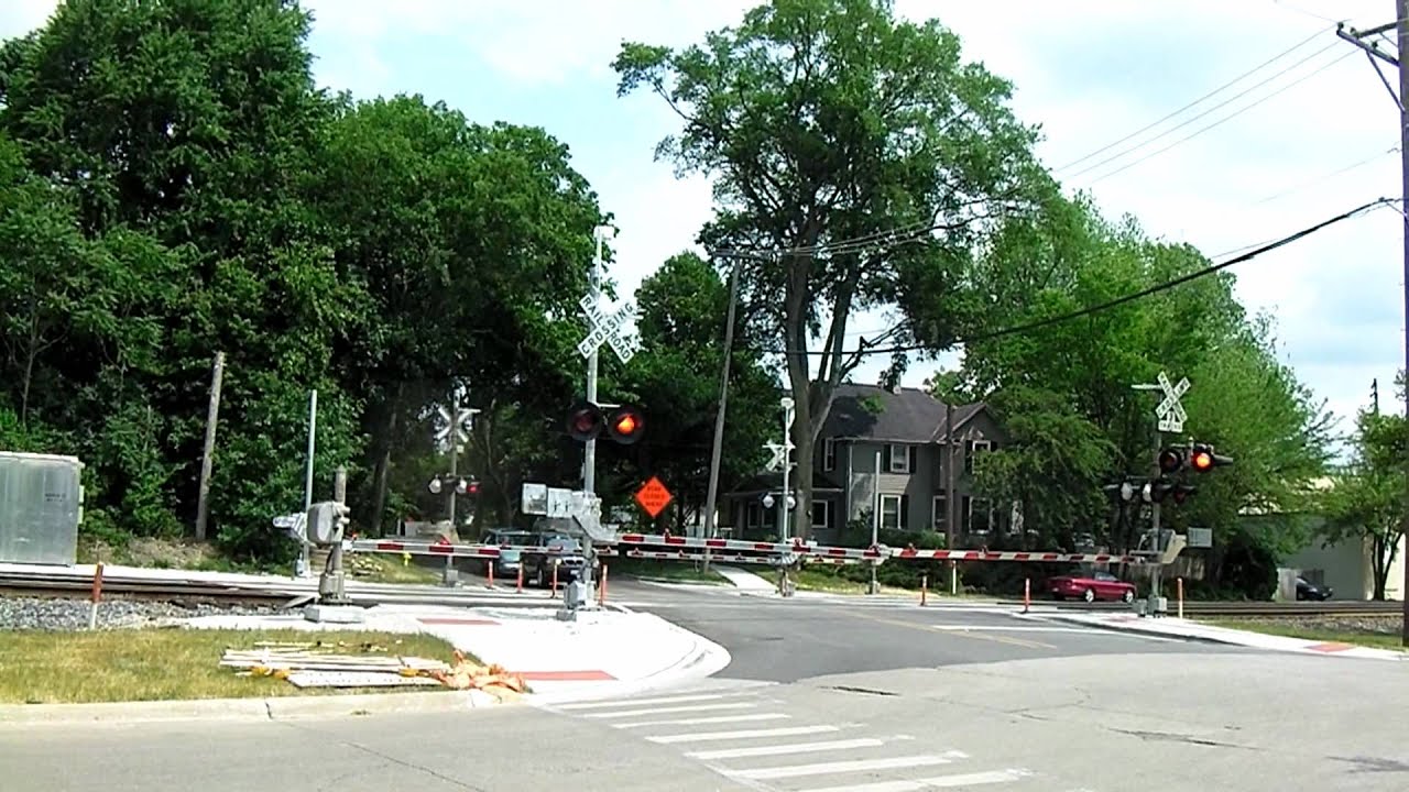 Metra 213 West - Hinsdale, IL - YouTube