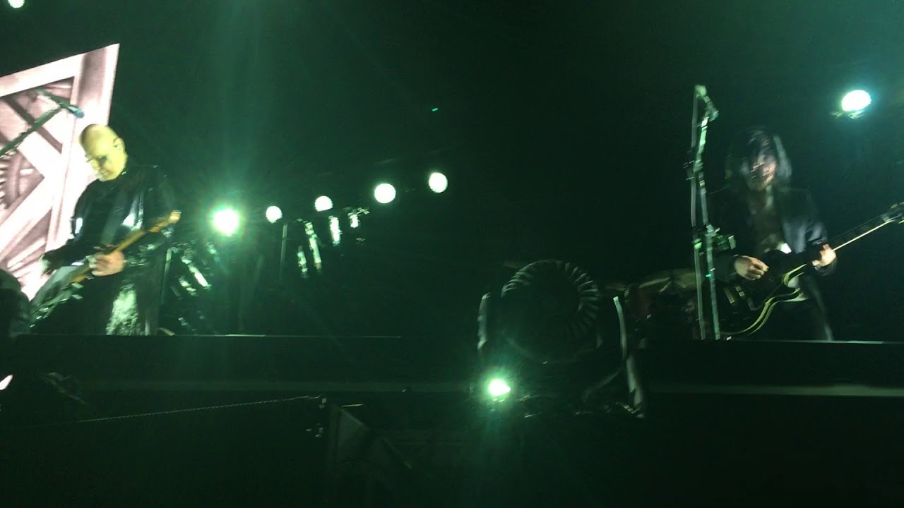 The Smashing Pumpkins - Hummer (Columbus 2018) - YouTube
