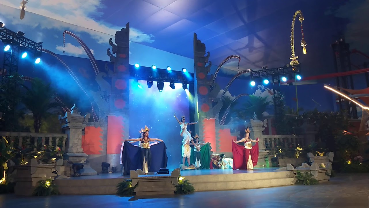 GAYATRI 3/3 - Balinese Cultural Dance at Trans Studio Bali - YouTube