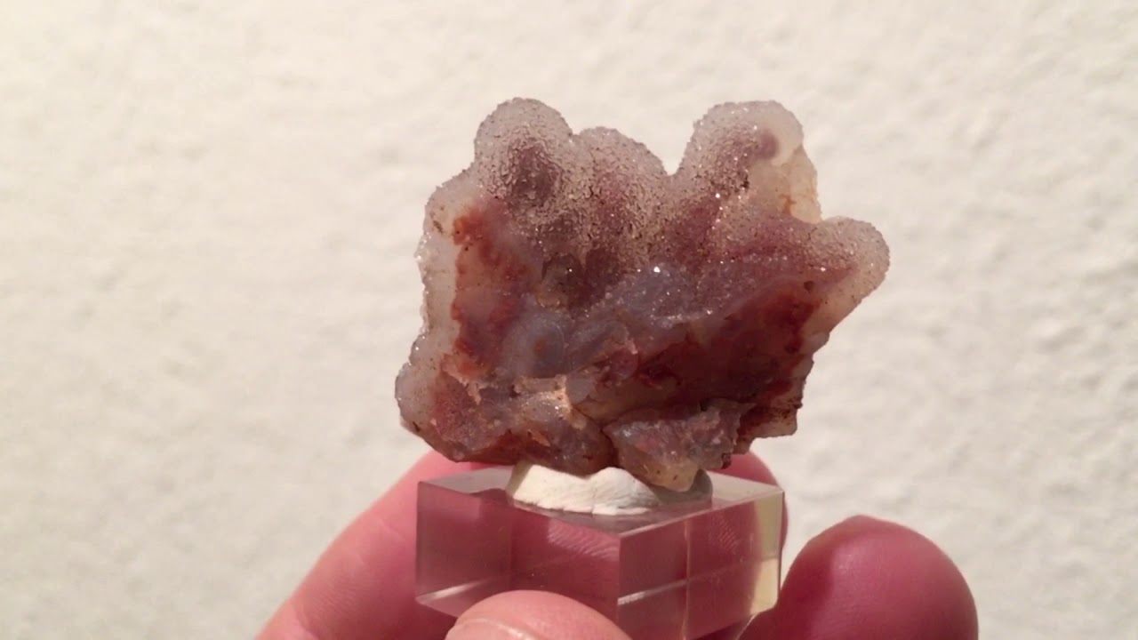 Calcedonia botroidal cubierta con cuarzo hialino, Zimapán, Hidalgo ...