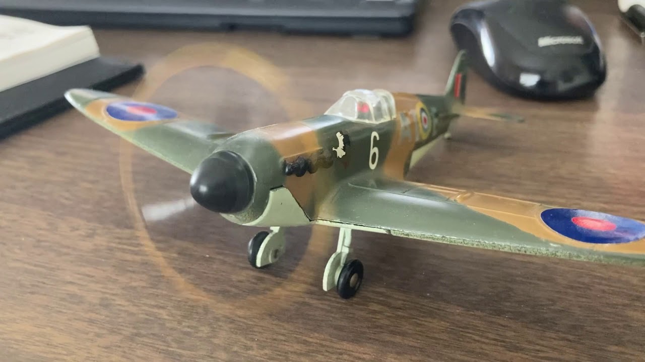 Dinky Toys Meccano Ltd. (Made in England) Spitfire MK II - YouTube