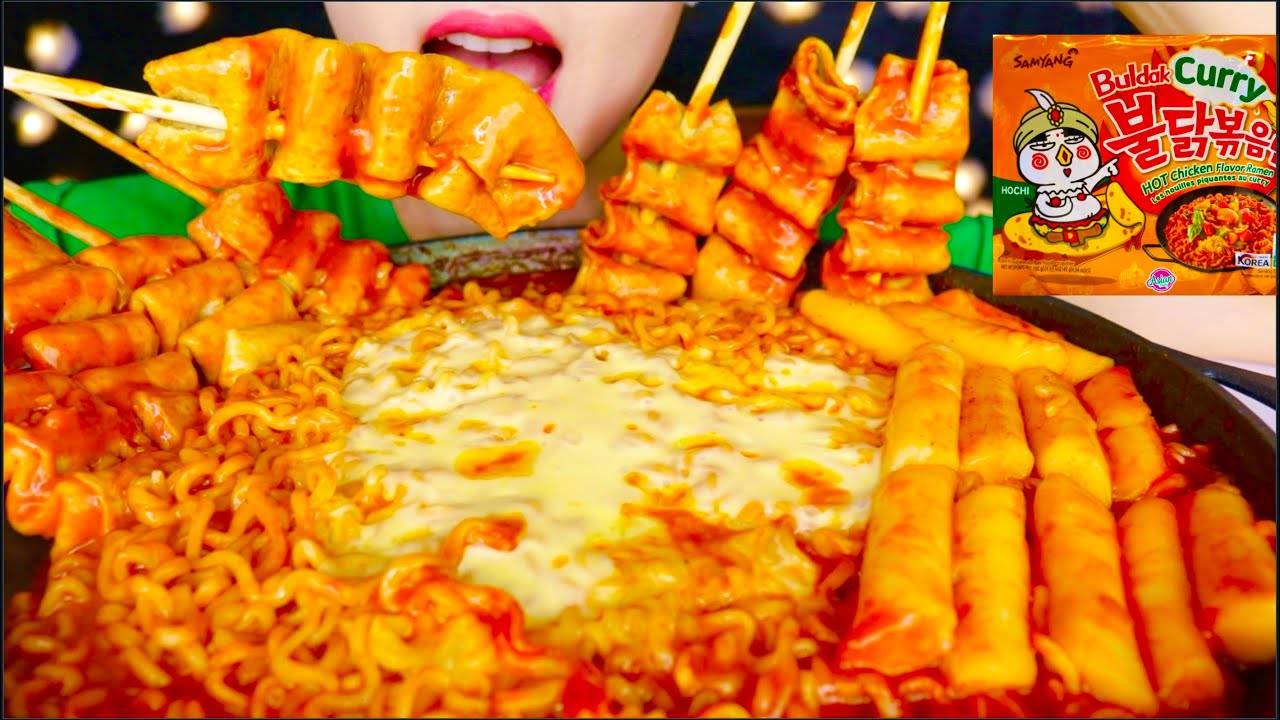 ASMR CHEESY SAMYANG CURRY NOODLES, FISH CAKES. KOREAN RICE CAKES ...