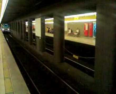Milano Metro Yellow Line Arriving - YouTube