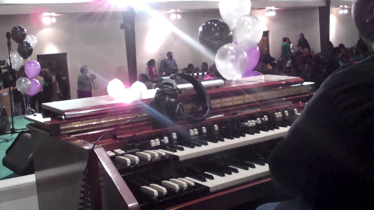 Quennel Gaskin at Kiki Sheard concert - YouTube