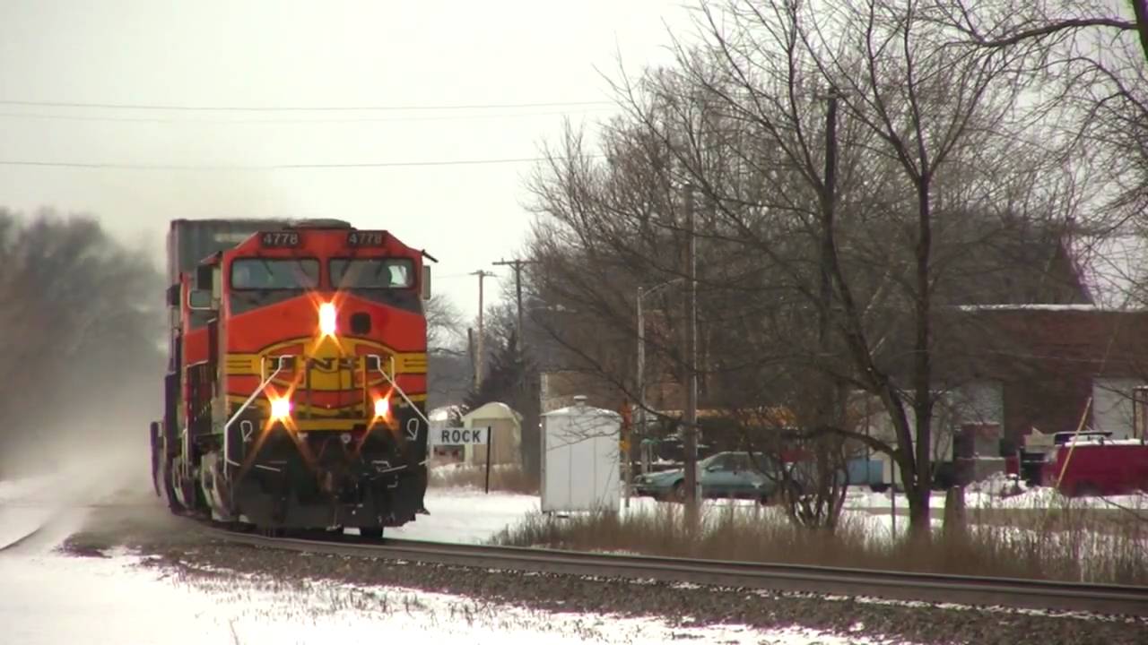 BNSF 4778 and 5072 and 1074 Eastbound at Big Rock, Illinois on 01-01 ...