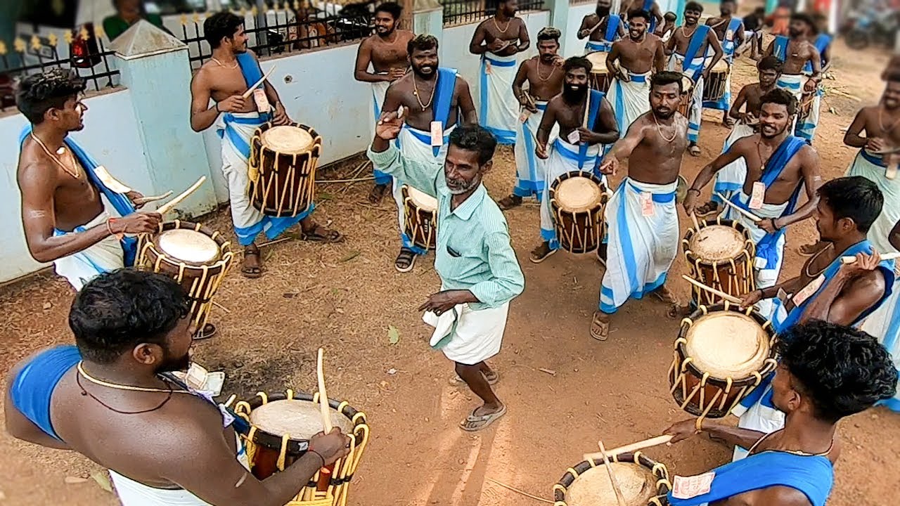 Harisree Parappur Shinkarimelam @ Chiravarambathkkavu Pooram - YouTube