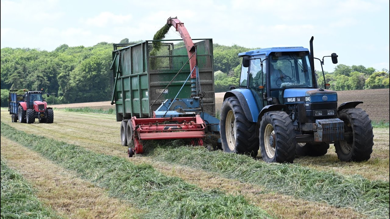 Silage 2023 - Lifting Grass with Reco Mengele & Ford NH 8340 plus ...