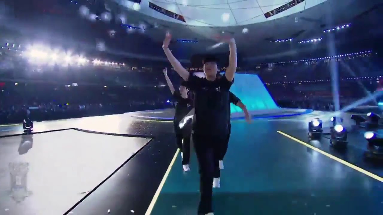 Faker chorando Faker Crying League Of Legends WORLDS 2017 FINALS - YouTube