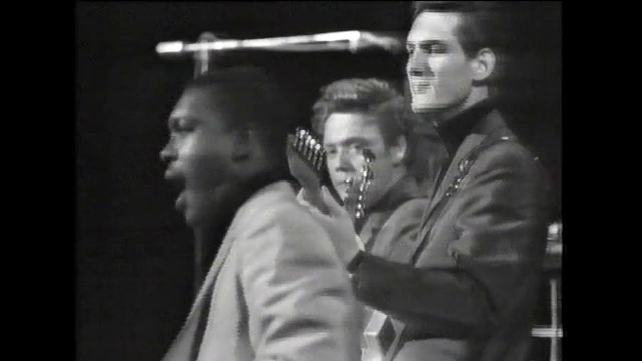 Booker T. & the M.G.'s performing Green Onions live in Norway in 1967 ...