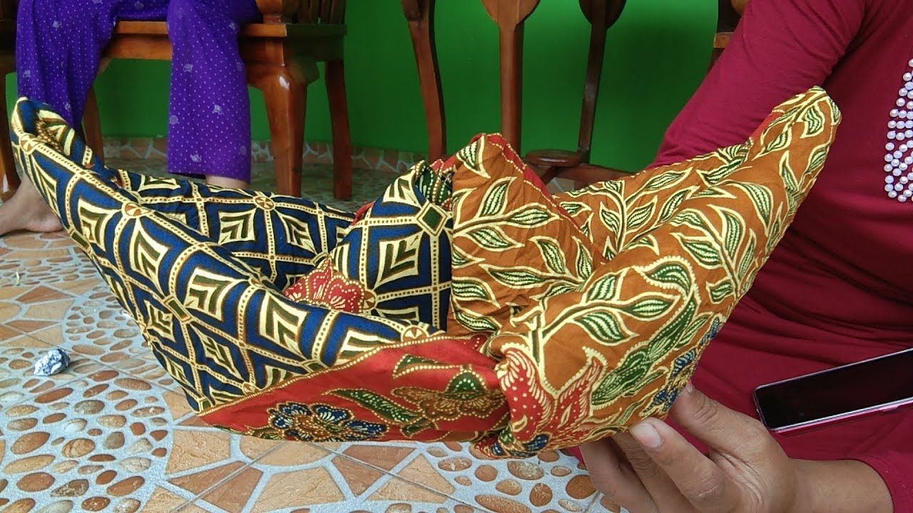 CARA MEMBUAT PERAHU DARI SARUNG ERANG-ERANG UNTUK PENGANTING ADAT ...