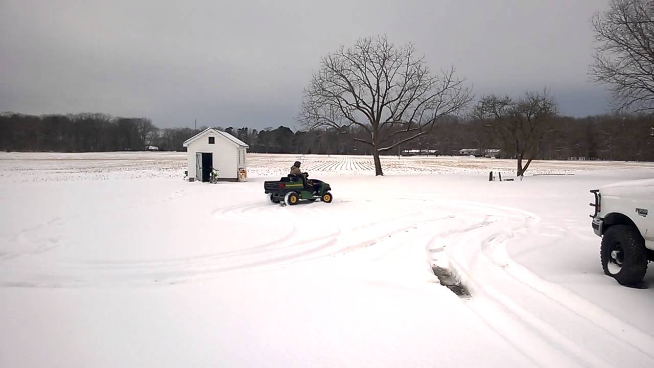 John Deer Gator in the snow - YouTube