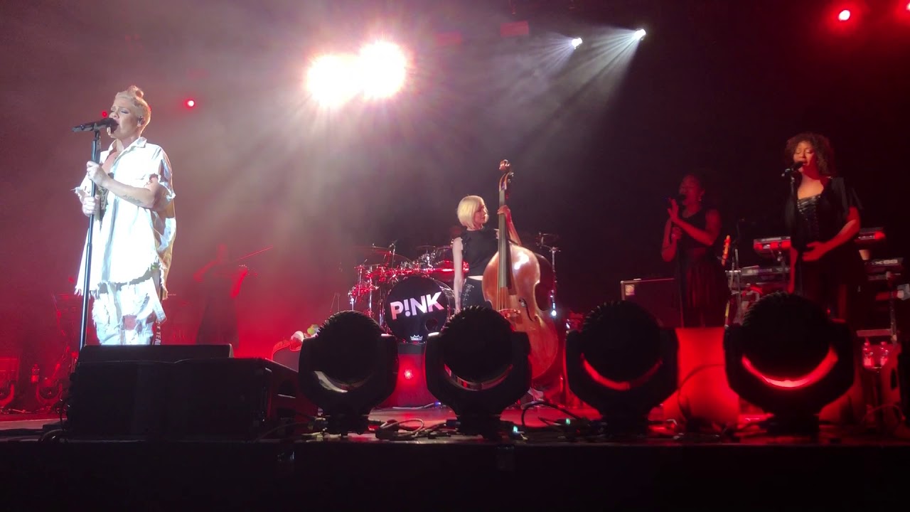 Pink / P!nk / Barbies / Berlin / Pro7 live in concert / Secret Gig ...
