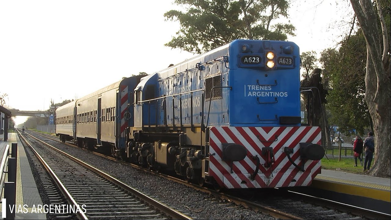 EMD GM G12 A623 saliendo con "El Pata" de Pacheco rumbo a V. Ballester ...