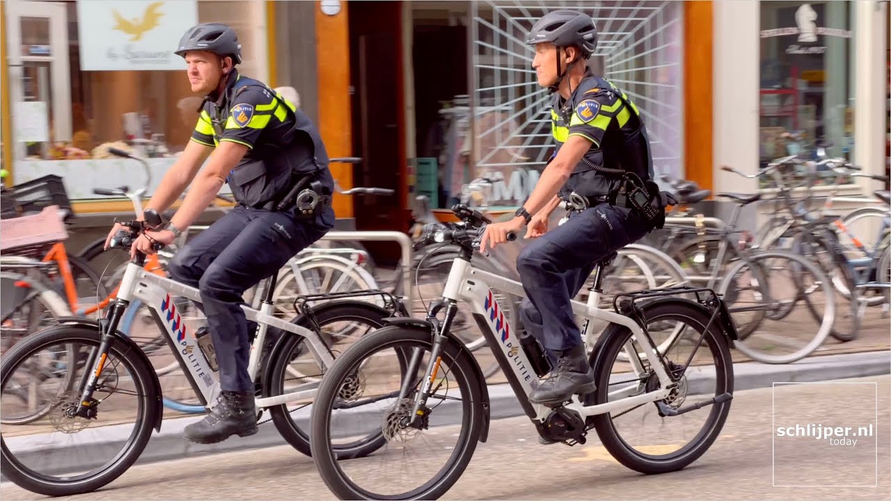 Dutch police officers on speed pedelecs - September 10, 2021 10:42 ...
