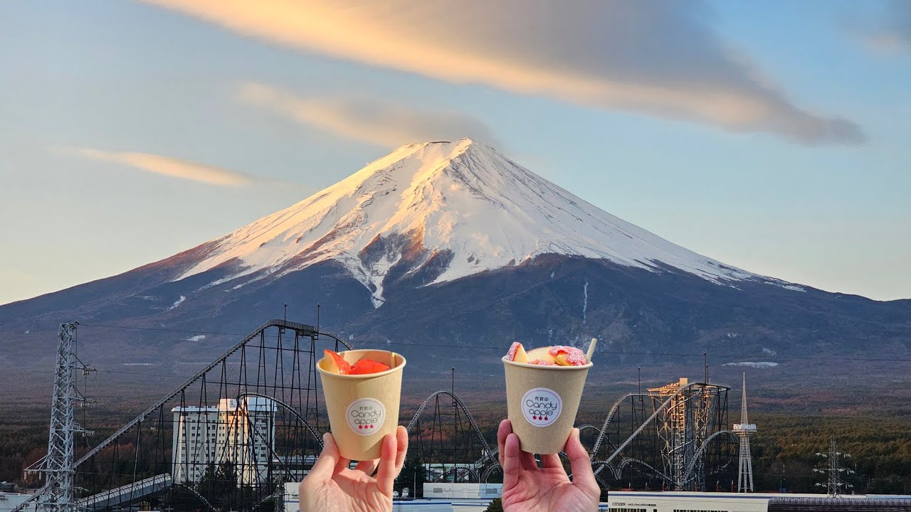 Eating Candy Apples at Fuji Q, Japan!! 🍎🎢 - YouTube