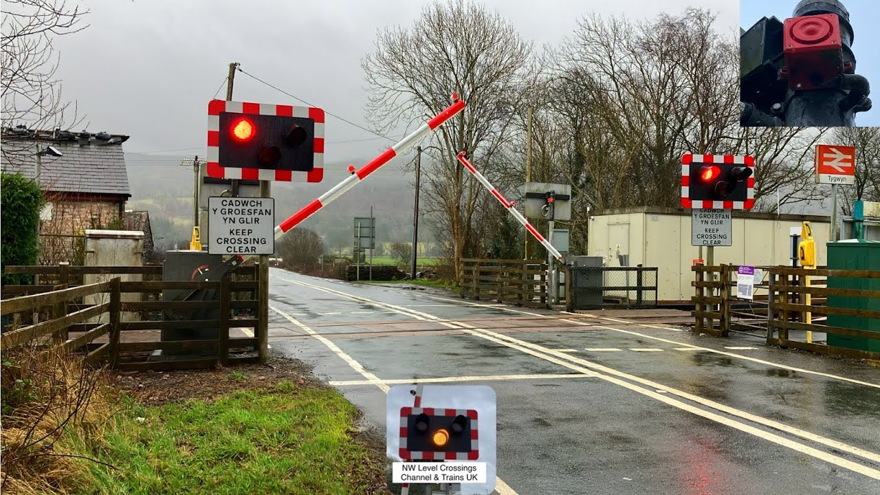 Tygwyn Level Crossing, Gwynedd - YouTube