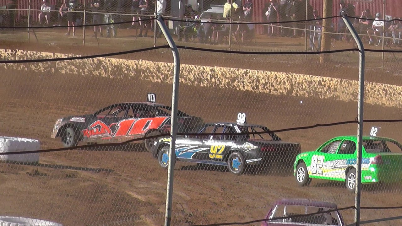 Carrick Speedway 26/12/19 // Street Stocks Heat 5 - YouTube