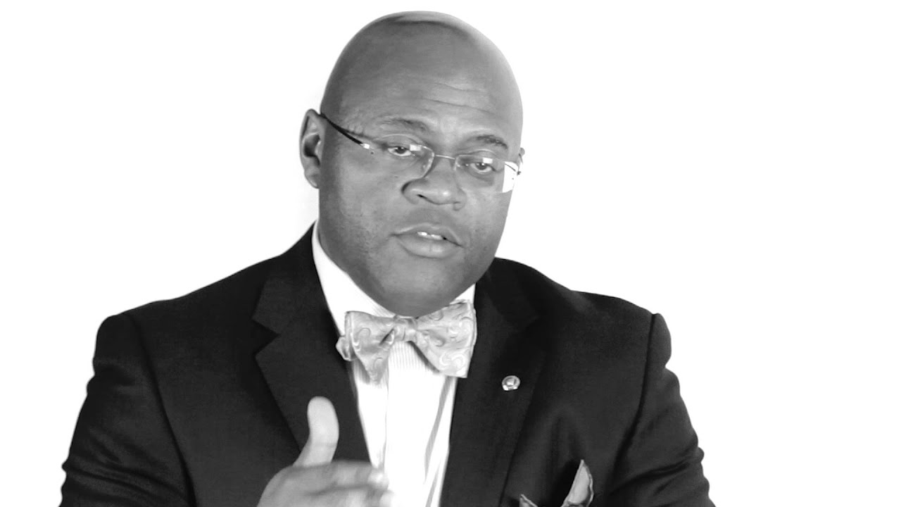 Senator William "Mo" Cowan - YouTube