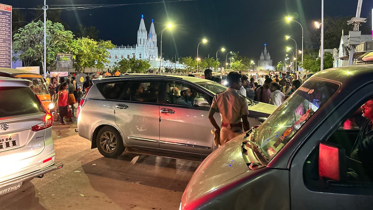 Traffic at Velankanni bus stand main road Saturday 25 May - YouTube