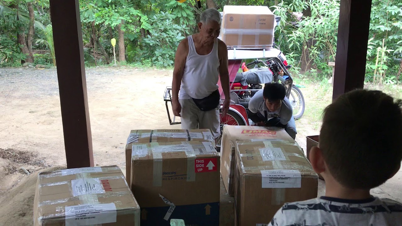 Balikbayan boxes delivery - YouTube