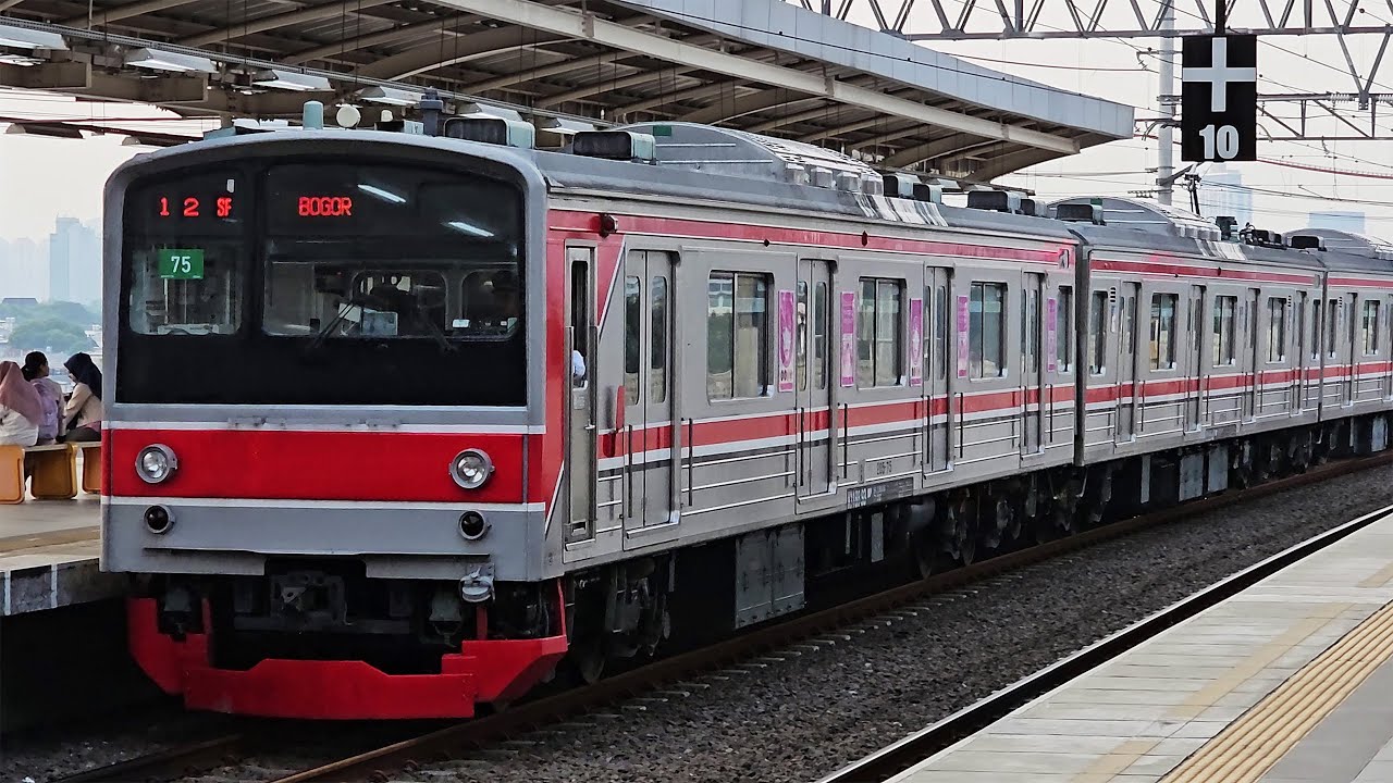 Stasiun Manggarai Lantai Atas (Sebelum SO-7): Kompilasi KRL Commuter ...