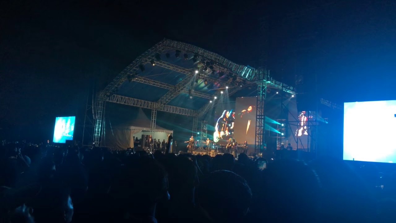 HUJAN X MASDO CONCERT INTRO [Di Kala Bulan Bermain Biola, Hey Miss ...