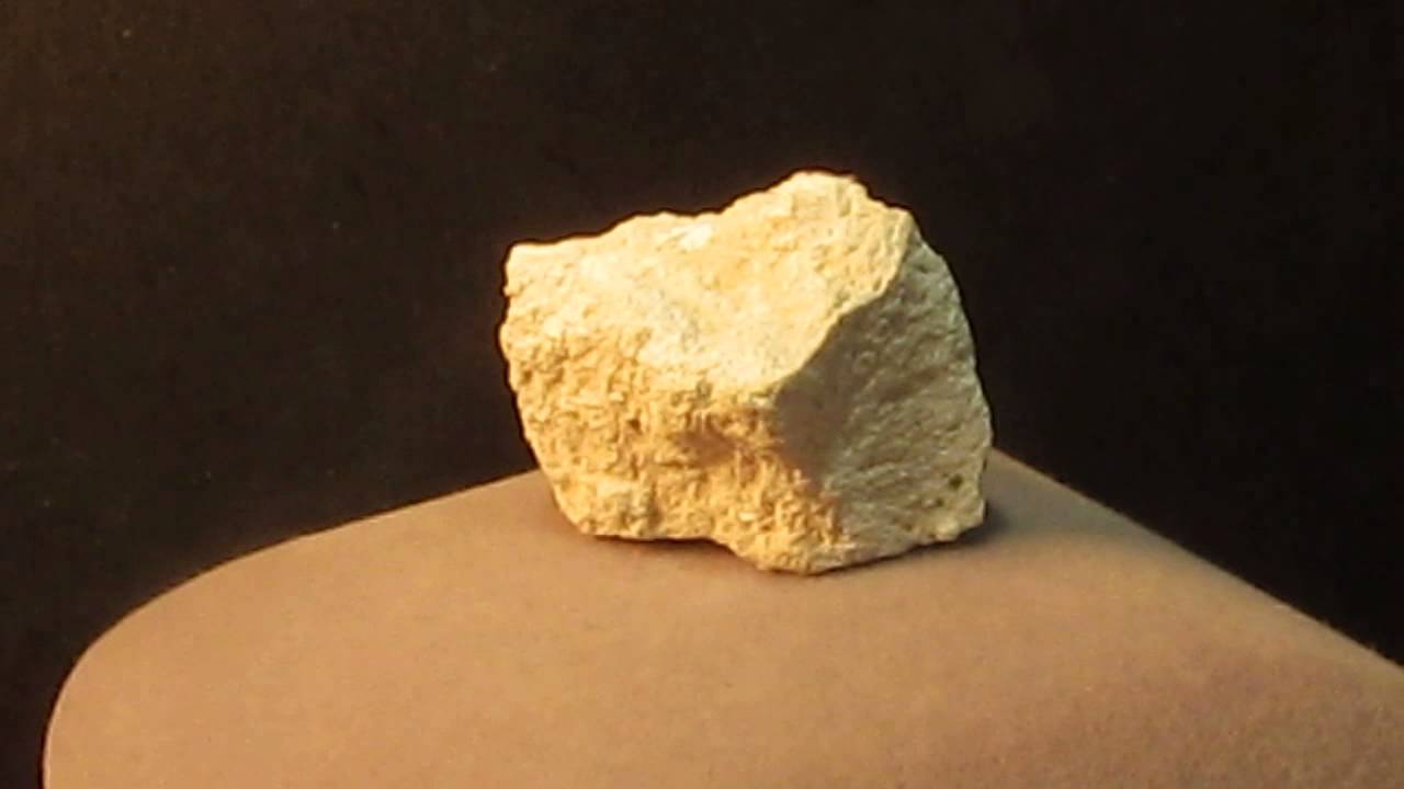 Red Beryl in matrix with incandescent lighting - YouTube