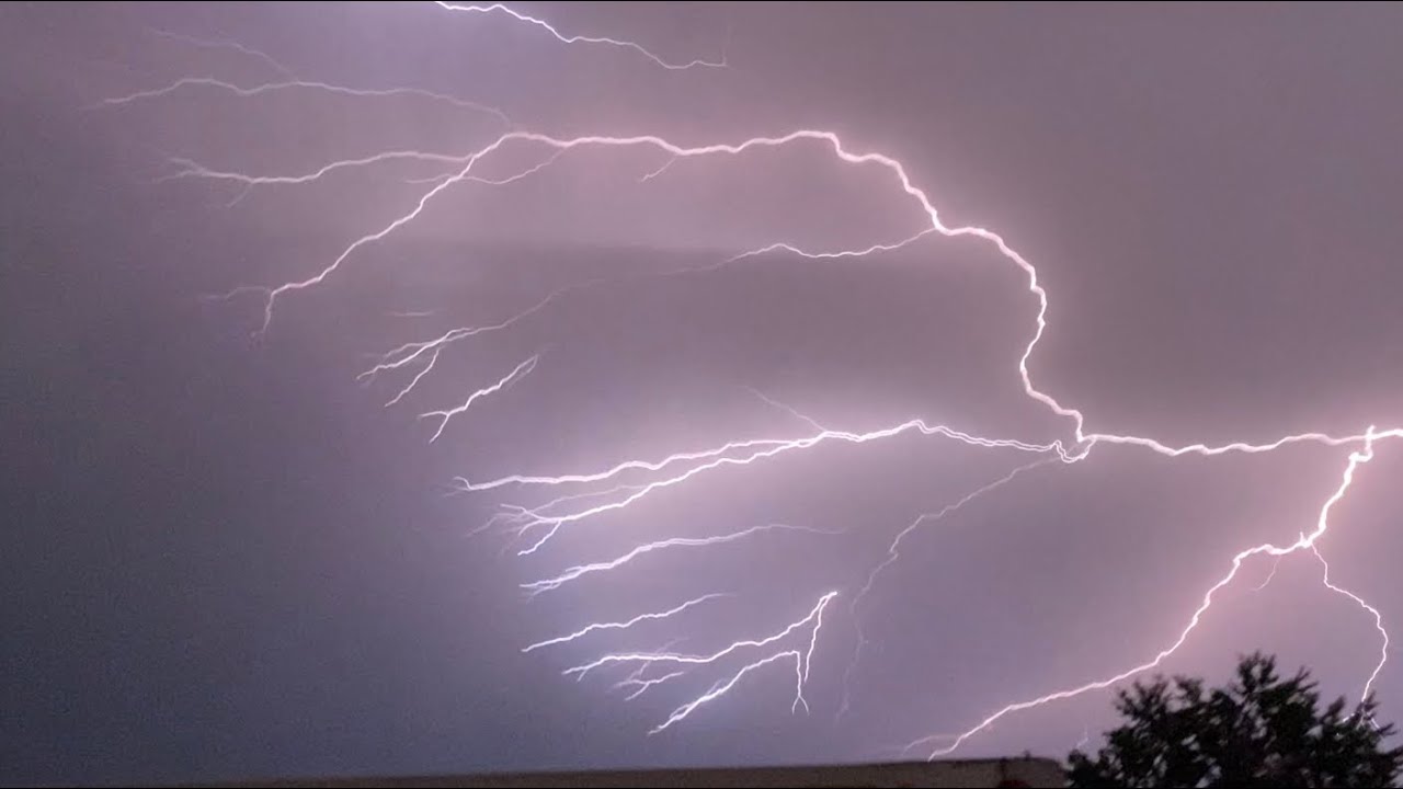 Crazy lightning strike - YouTube