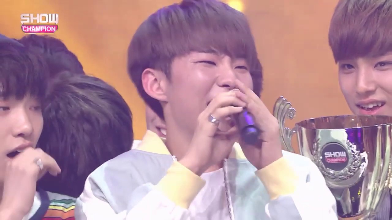 SEVENTEEN CRY MOMENT ㅠㅠ - YouTube
