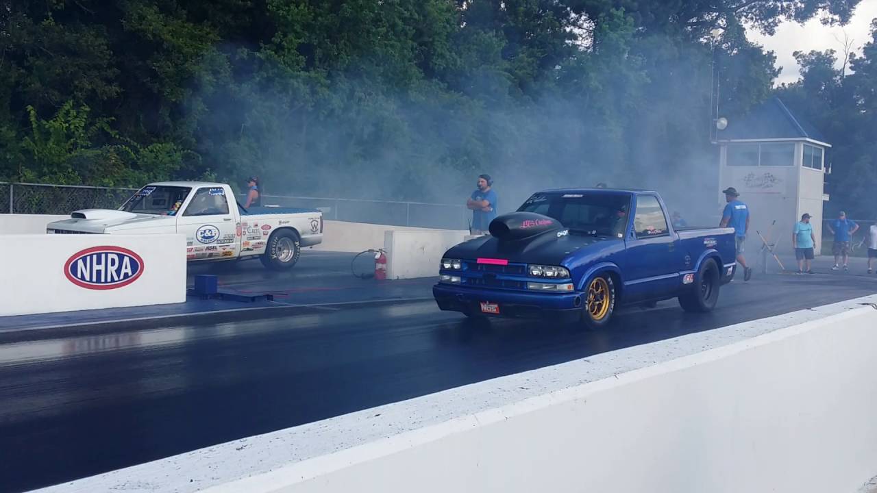 UP CLOSE -- Chevy s10 vs Chevy s10 Drag Race - YouTube
