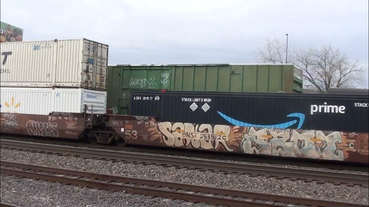 BNSF H-GALKCK with H1 Dash 9 Meets BNSF EB Intermodal with BNSF Warbonnet. Kansas City, MO 1/7 ...