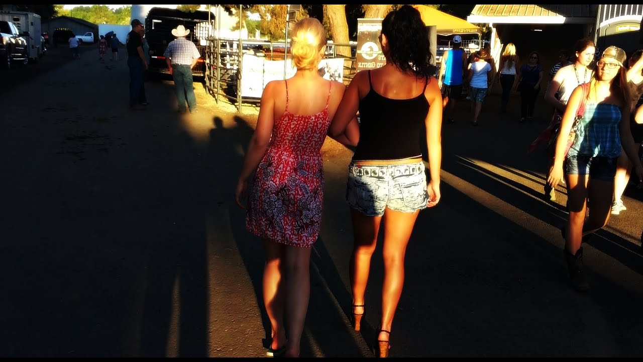 2 Magical Girls | Carnival Ride St Paul Rodeo 2015 - YouTube