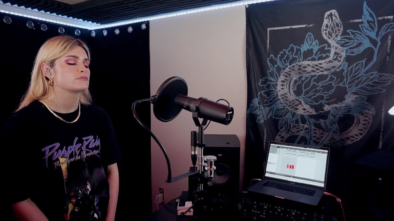 Spiritbox - Holy Roller - Courtney LaPlante one take live performance ...