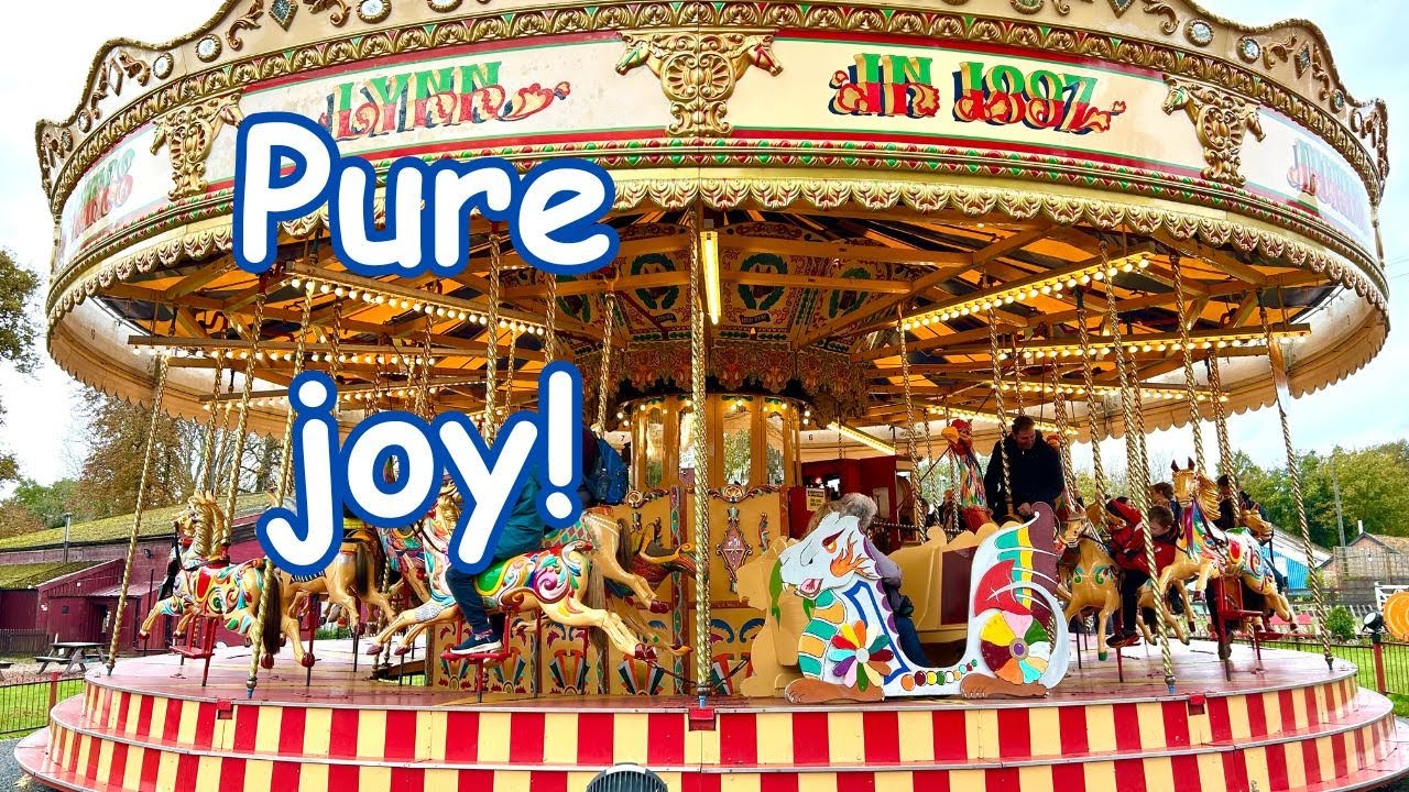 Bressingham CAROUSEL GALLOPERS CAROUSEL RIDE with Christmas Music ...